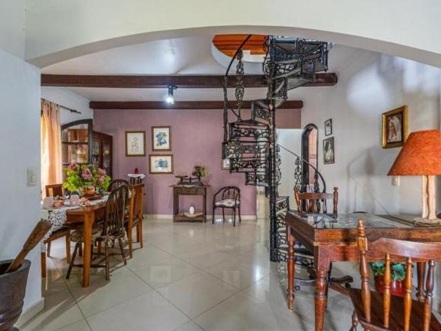 Casa para venda em Jardim Chapadão com 4 quartos, sendo 1 suíte, 293m²