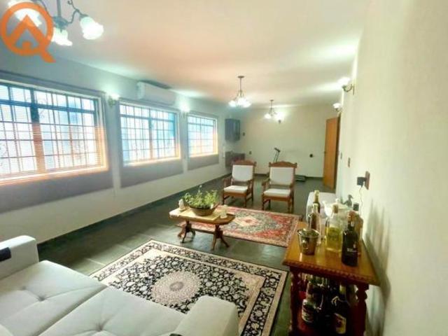 Casa para venda em Jardim Chapadão de 300.00m² com 3 Quartos, 1 Suite e 4 Garagens