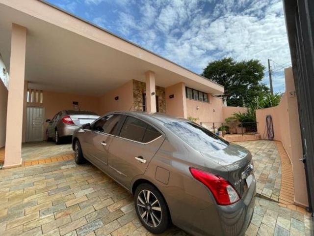Casa para venda em Jardim Chapadão de 309.00m² com 3 Quartos, 1 Suite e 4 Garagens