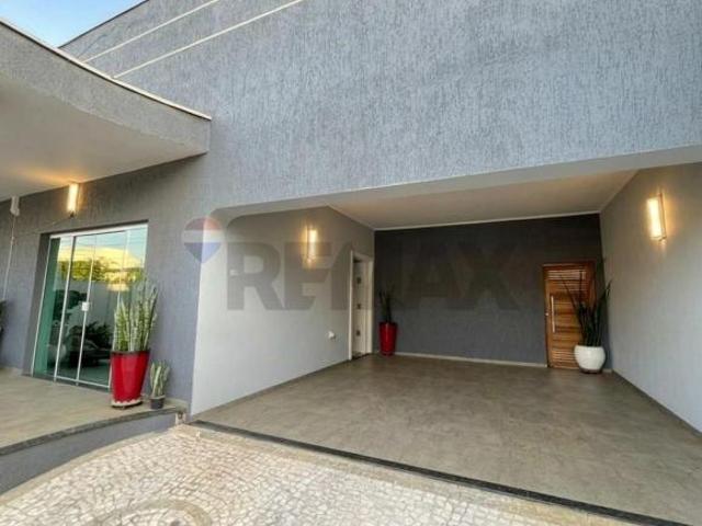 Casa para venda em Jardim Colina de 187.81m² com 3 Quartos, 1 Suite e 4 Garagens