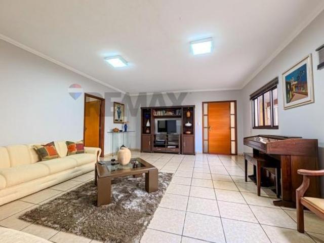Casa para venda em Jardim Copacabana de 145.00m² com 3 Quartos e 2 Garagens