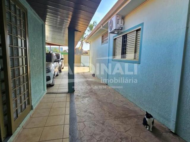 Casa para venda em Jardim Cruzado de 136.00m² com 2 Quartos, 1 Suite e 2 Garagens