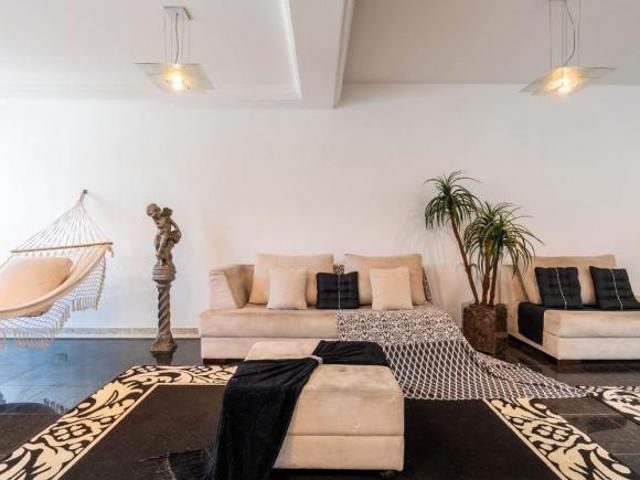 Casa para venda em Jardim da Saúde com 3 quartos, sendo 3 suítes, 242m²