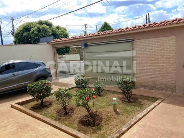 Casa para venda em Jardim Das Estações vila Xavier de 189.00m² com 3 Quartos, 1 Suite e 6 Garagens