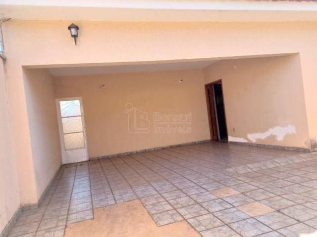 Casa para venda em Jardim Das Estações vila Xavier de 203.00m² com 3 Quartos, 1 Suite e 3 Garagens