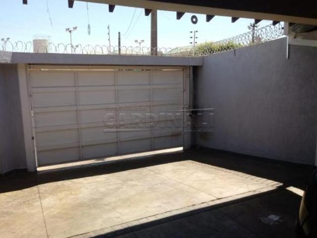 Casa para venda em Jardim Das Estações vila Xavier de 208.00m² com 3 Quartos, 1 Suite e 4 Garagens