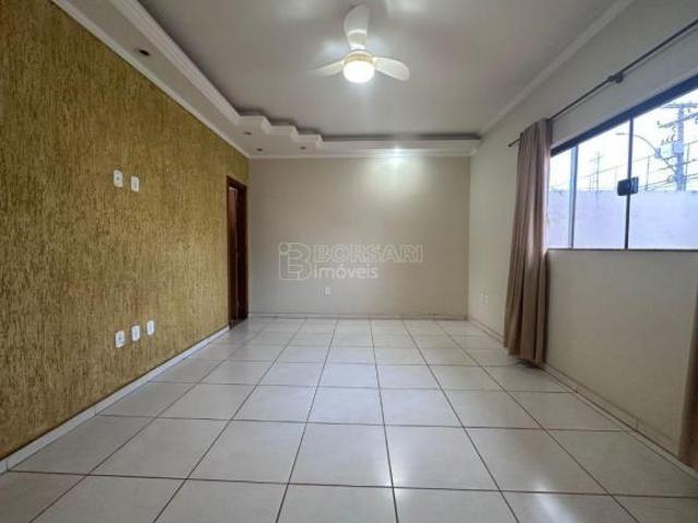 Casa para venda em Carmo de 147.00m² com 3 Quartos, 1 Suite e 3 Garagens