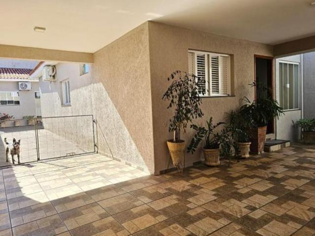 Casa para venda em Jardim Do Carmo de 184.00m² com 3 Quartos, 1 Suite e 5 Garagens