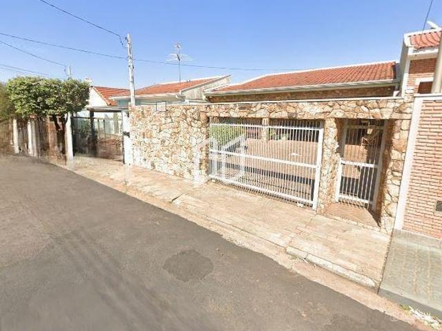 Casa para venda em Jardim Do Carmo de 242.00m² com 3 Quartos, 1 Suite e 2 Garagens