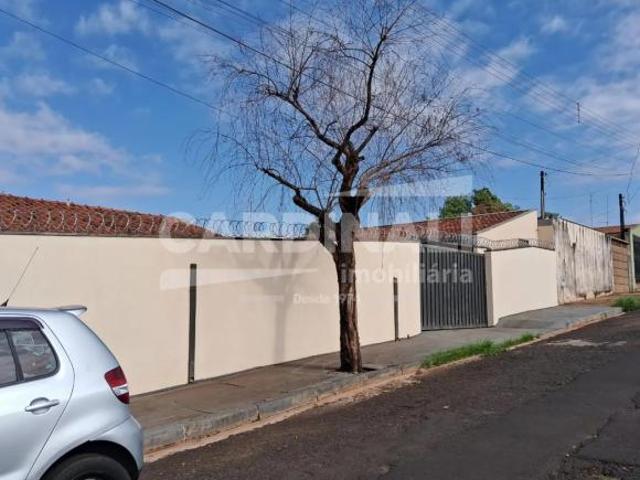 Casa para venda em Jardim Do Carmo de 256.00m² com 3 Quartos, 1 Suite e 4 Garagens