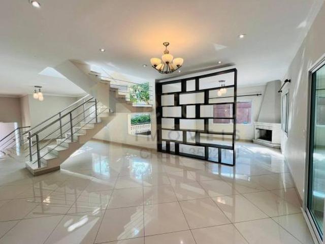Casa para venda em Jardim Do Golf I de 587.00m² com 4 Quartos, 3 Suites e 6 Garagens