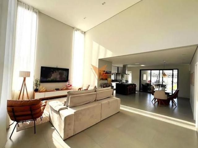 Casa para venda em Jardim Do Golf I de 10.00m² com 4 Quartos, 4 Suites e 4 Garagens