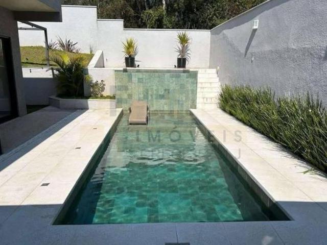 Casa para venda em Jardim Do Golf I de 270.00m² com 3 Quartos, 3 Suites e 6 Garagens