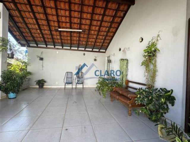 Casa para venda em Jardim Dona Lili de 133.00m² com 3 Quartos, 1 Suite e 4 Garagens