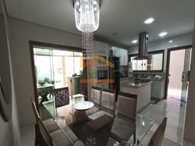 Casa para venda em Jardim Dona Regina de 230.00m² com 3 Quartos, 2 Suites e 5 Garagens