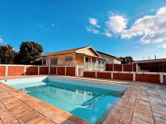 Casa para venda em Jardim Dos Pinheiros de 210.00m² com 3 Quartos e 8 Garagens