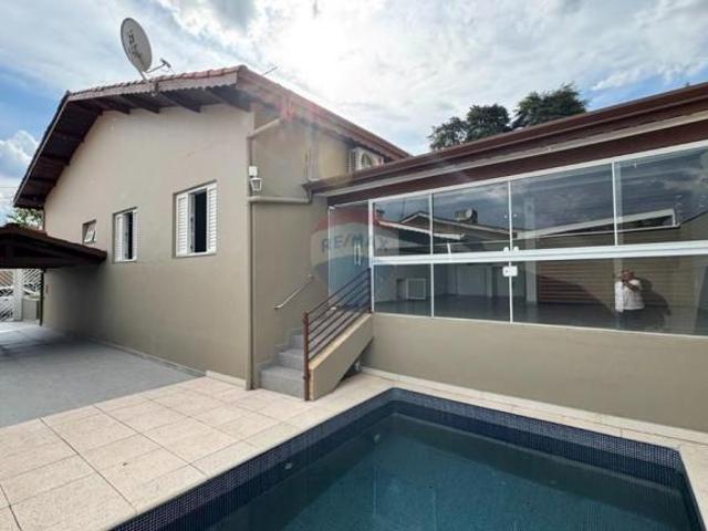 Casa para venda em Jardim Europa de 160.00m² com 3 Quartos, 1 Suite e 2 Garagens