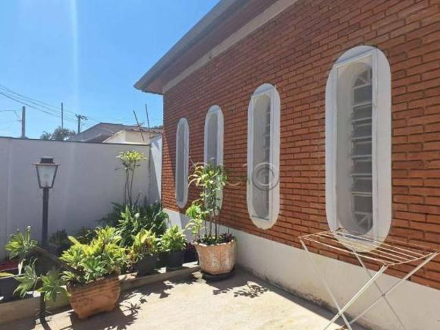 Casa para venda em Jardim Europa de 380.00m² com 4 Quartos, 1 Suite e 6 Garagens