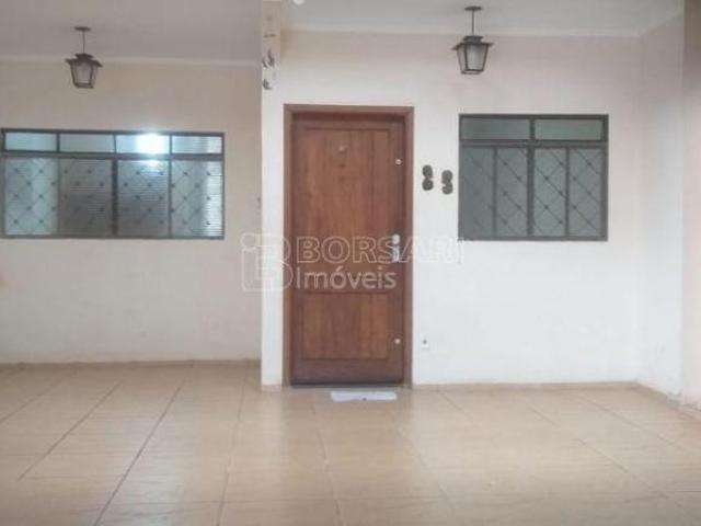 Casa para venda em Jardim Eliana de 158.00m² com 3 Quartos, 1 Suite e 4 Garagens