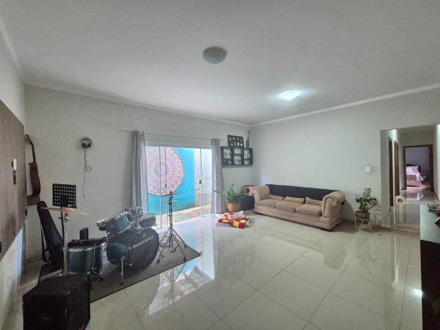 Casa para venda em Jardim Eliana em Araraquara São Paulo de 240.00m² com 3 Quartos, 1 Suíte e 2 Garagens