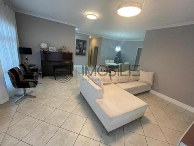 Casa para venda em Jardim Esplanada de 190.00m² com 3 Quartos, 1 Suite e 4 Garagens