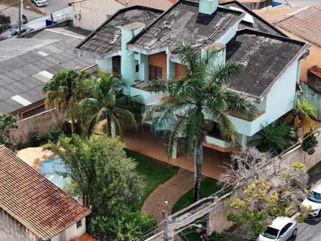 Casa para venda em Jardim Guarujá de 475.00m² com 4 Quartos, 4 Suites e 10 Garagens