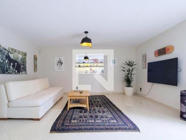 Casa para venda em Jardim Guedala de 399.00m² com 4 Quartos, 1 Suite e 3 Garagens
