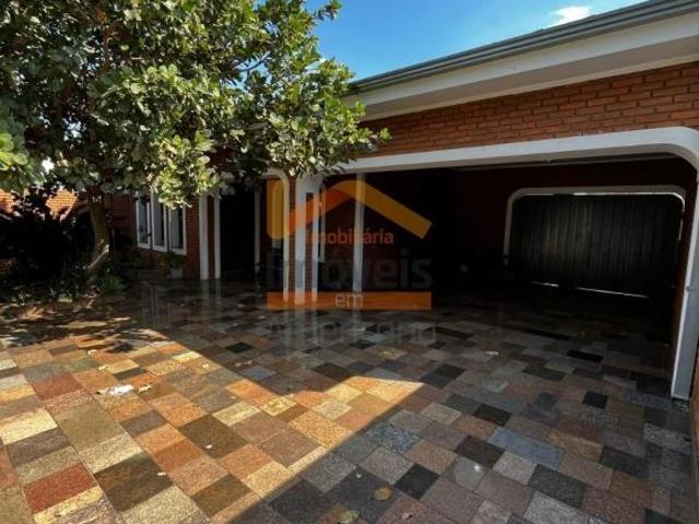 Casa para venda em Jardim Glória de 221.00m² com 3 Quartos, 1 Suite e 2 Garagens