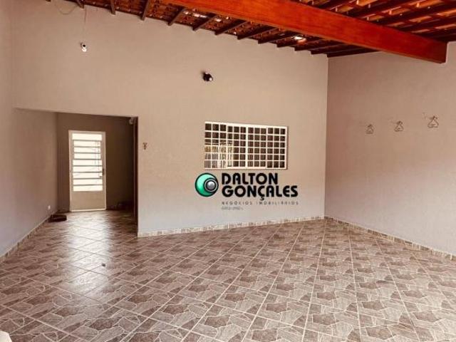 Casa para venda em Jardim Hubert de 105.00m² com 2 Quartos, 1 Suite e 2 Garagens