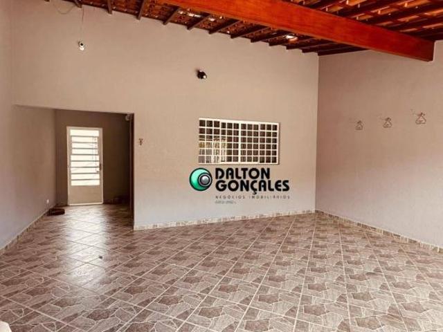 Casa para venda em Jardim Hubert de 105.00m² com 2 Quartos, 1 Suite e 2 Garagens