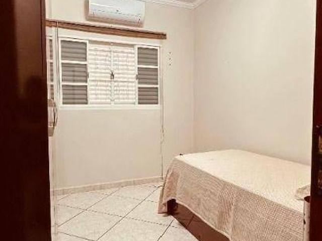 Casa para venda em Jardim Hubert de 105.00m² com 2 Quartos, 1 Suite e 2 Garagens