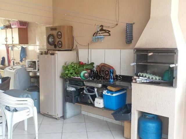 Casa para venda em Jardim Hubert de 192.00m² com 4 Quartos, 1 Suite e 2 Garagens