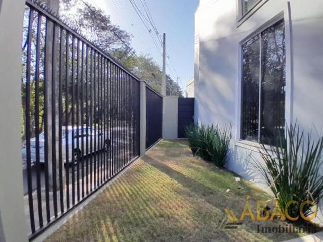 Casa para venda em Jardim Hikari de 190.00m² com 3 Quartos, 1 Suite e 4 Garagens