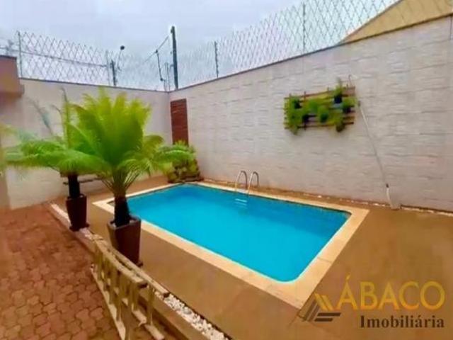 Casa para venda em Jardim Hikari de 235.00m² com 3 Quartos, 1 Suite e 6 Garagens