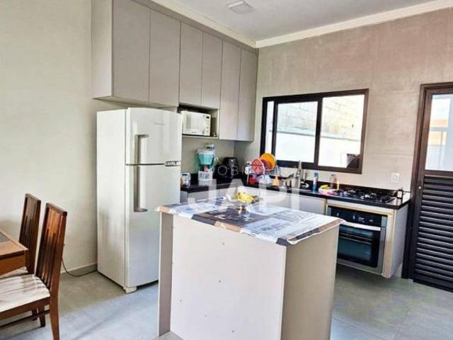 Casa para venda em Jardim Itália de 85.00m² com 3 Quartos, 1 Suite e 2 Garagens