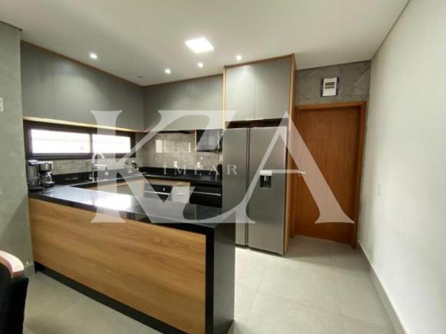 Casa para venda em Jardim Itália de 120.00m² com 3 Quartos, 1 Suite e 4 Garagens