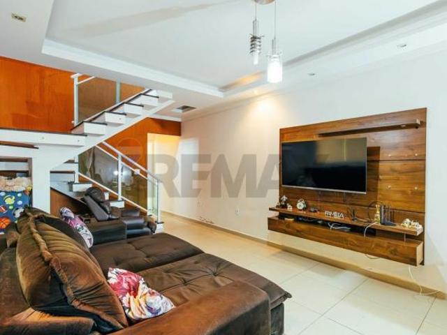 Casa para venda em Jardim Itália de 153.73m² com 3 Quartos, 1 Suite e 2 Garagens