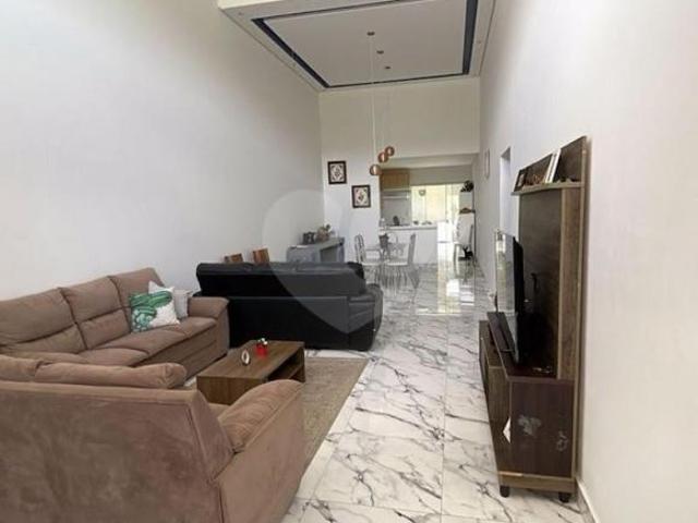 Casa para venda em Jardim Itália de 158.00m² com 3 Quartos, 1 Suite e 2 Garagens