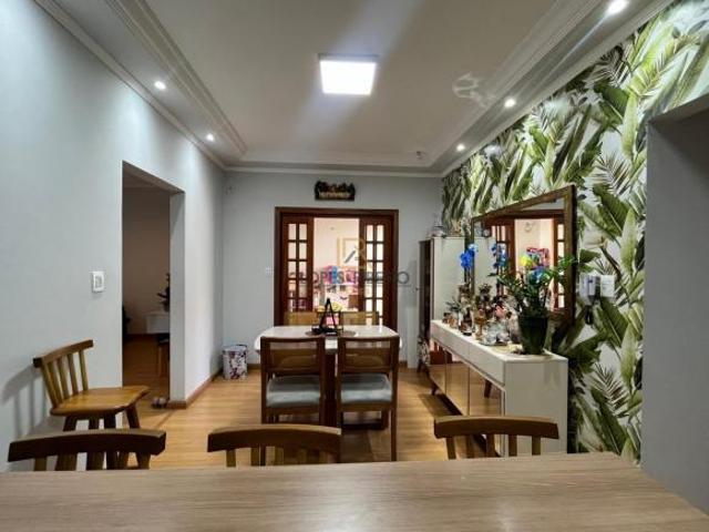 Casa para venda em Jardim Itália de 200.00m² com 2 Quartos, 1 Suite e 2 Garagens