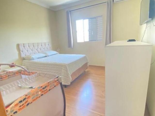 Casa para venda em Jardim Itália de 248.87m² com 3 Quartos, 1 Suite e 3 Garagens