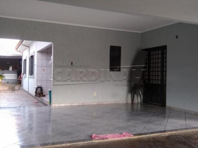 Casa para venda em Jardim Itália de 258.00m² com 3 Quartos, 1 Suite e 3 Garagens