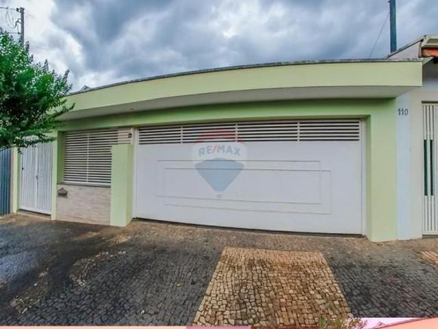 Casa para venda em Jardim Itália de 271.00m² com 3 Quartos, 1 Suite e 2 Garagens