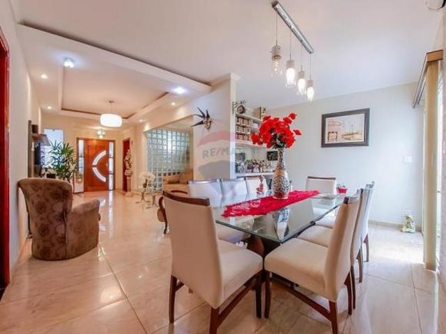 Casa para venda em Jardim Itália de 271.00m² com 3 Quartos, 1 Suite e 2 Garagens