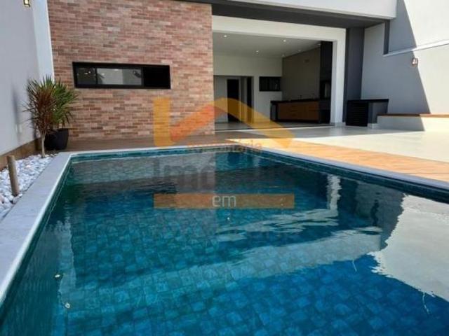 Casa para venda em Jardim Itapuã de 150.00m² com 3 Quartos, 2 Suites e 6 Garagens
