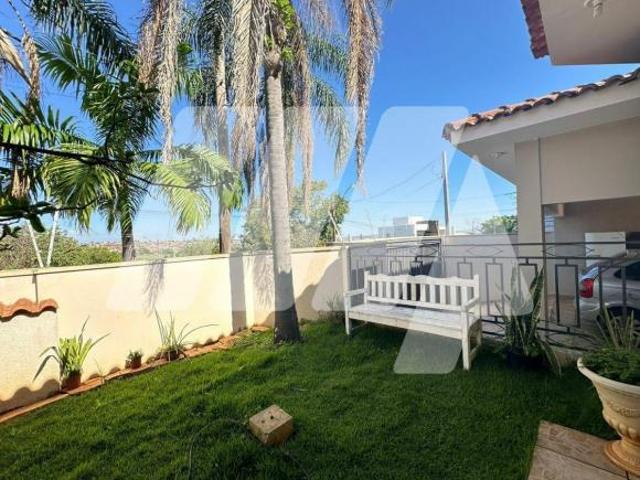 Casa para venda em Jardim Itaquerê de 179.00m² com 4 Quartos, 1 Suite e 4 Garagens