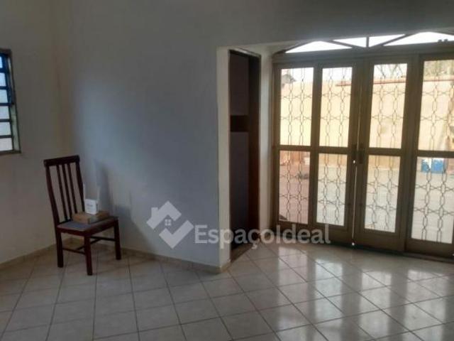 Casa para venda em Jardim Ivone de 150.00m² com 4 Quartos e 4 Garagens
