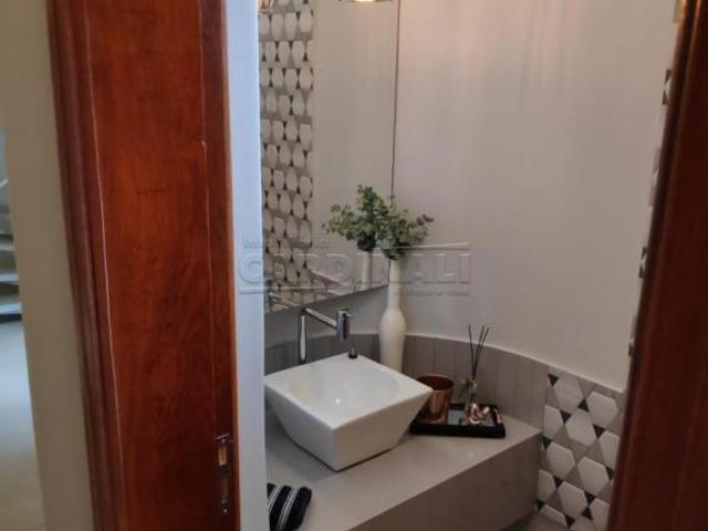 Casa para venda em Jardim Imperador de 251.00m² com 4 Quartos, 2 Suites e 5 Garagens