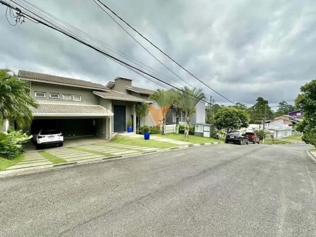 Casa para venda em Jardim Indaiá de 463.34m² com 4 Quartos, 4 Suites e 6 Garagens