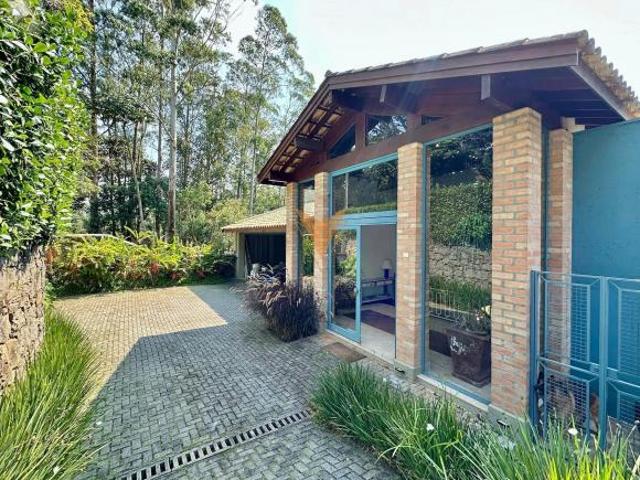 Casa para venda em Jardim Indaiá de 10.00m² com 4 Quartos, 4 Suites e 5 Garagens
