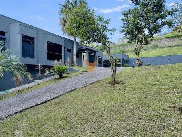 Casa para venda em Granja Viana de 274.10m² com 4 Quartos, 3 Suites e 4 Garagens